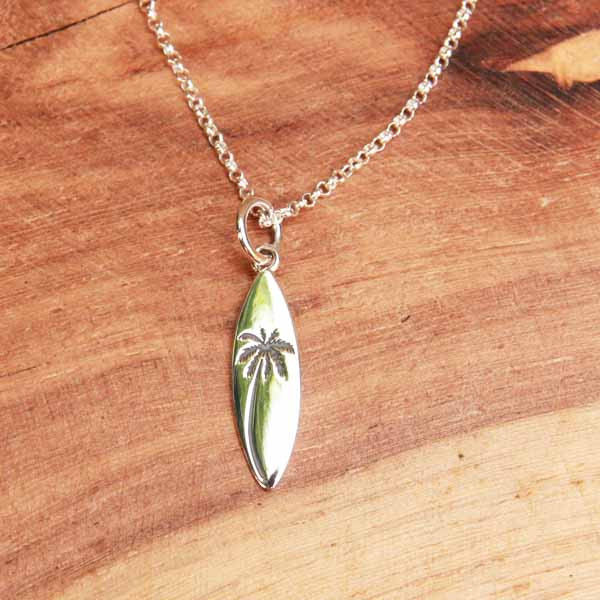 Collier Waïkiki pendentif planche de surf argent et palmier ciselé