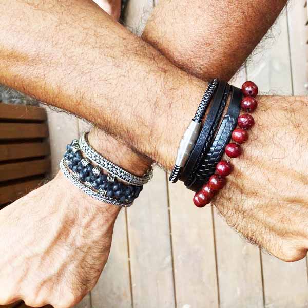 Bijoux pour hommes: Conseils pour choisir vos bagues, bracelets et colliers